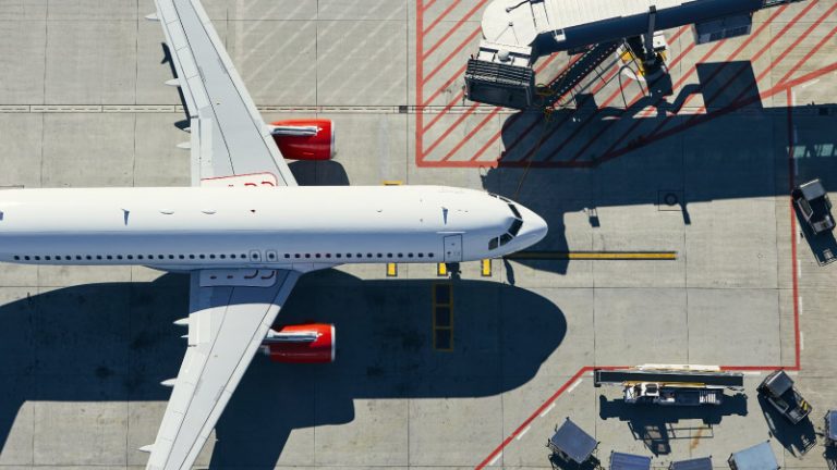 What are the advantages and disadvantages of air transport? - Logisber